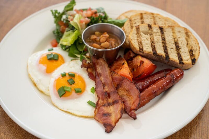 Warsaw: Breakfast at Hard Rock Cafe - Key Points