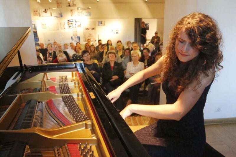 Warsaw: Chopin Concert in the Old Town - Key Points