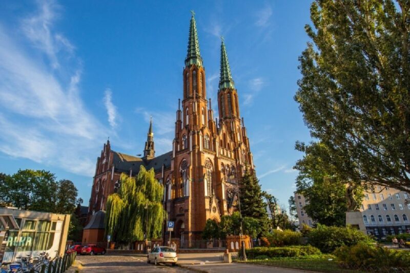 Warsaw: Praga District Tour with Vodka Museum and Tasting - Practical Details and Value
