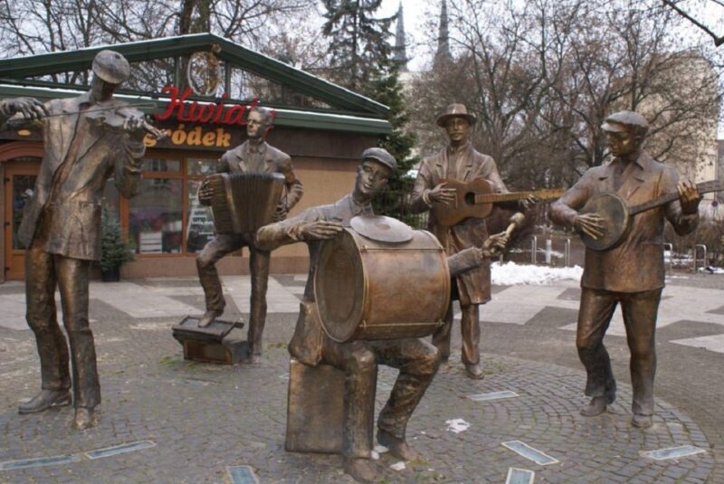 Warsaw: Praga District Tour with Vodka Museum and Tasting - FAQ