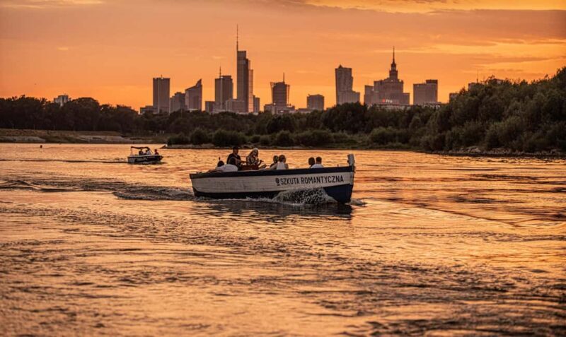 Warsaw: Private Cruise on a wooden boat - max. 12 pax - Key Points