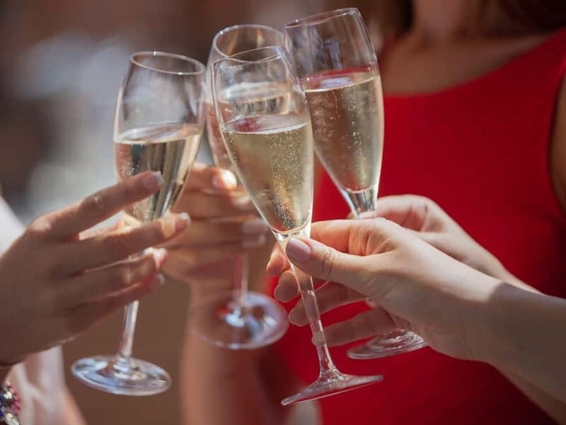 Warsaw: Romantic Cruise with ProseccoBirthdays & Proposals - Key Points