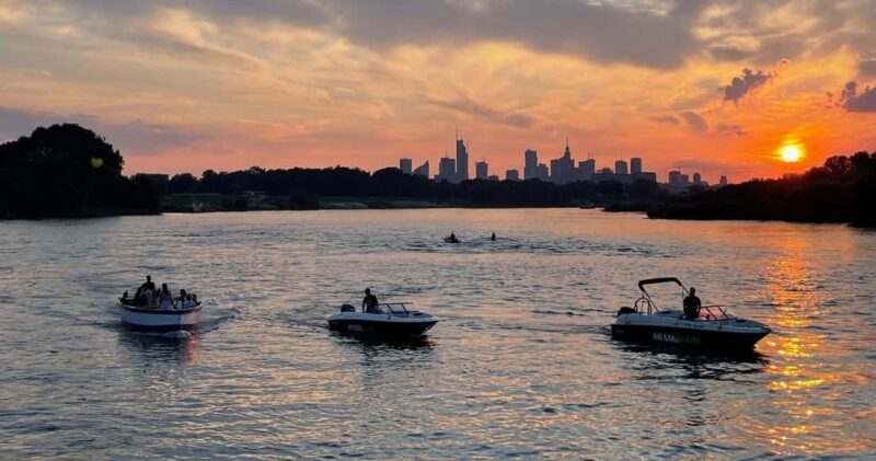 Warsaw: Sunset Vistula Cruise - 80s Vibes, Music & Prosecco - Why This Experience Works