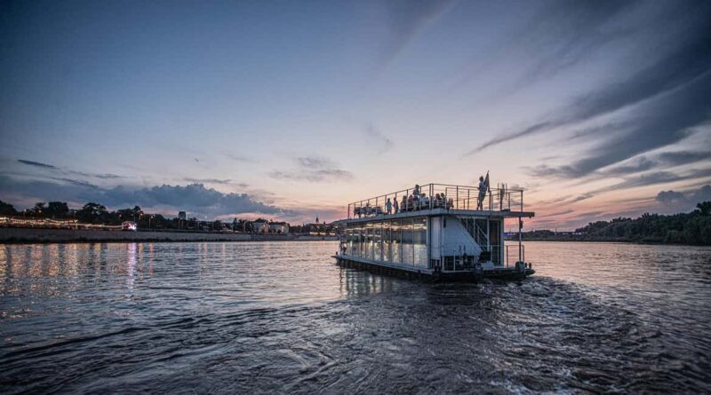 Warsaw: Vistula River Public Cruise on iBarka - An In-Depth Look at the Vistula River Cruise