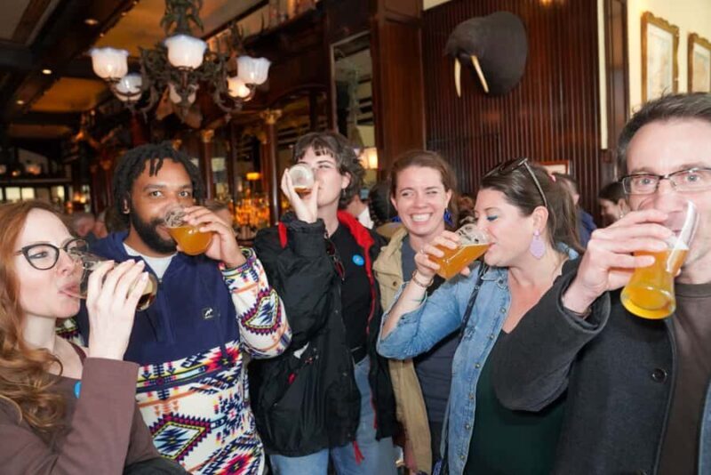 Washington, DC: History Tour Pub Crawl - The Experience: Storytelling, Drinks, and Camaraderie