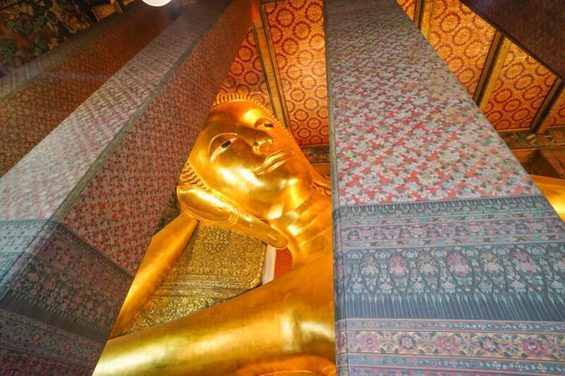 Wat Pho, Wat Arun & Flower Market Walking Tour in Bangkok - Exploring the Temples: Wat Arun and Wat Pho