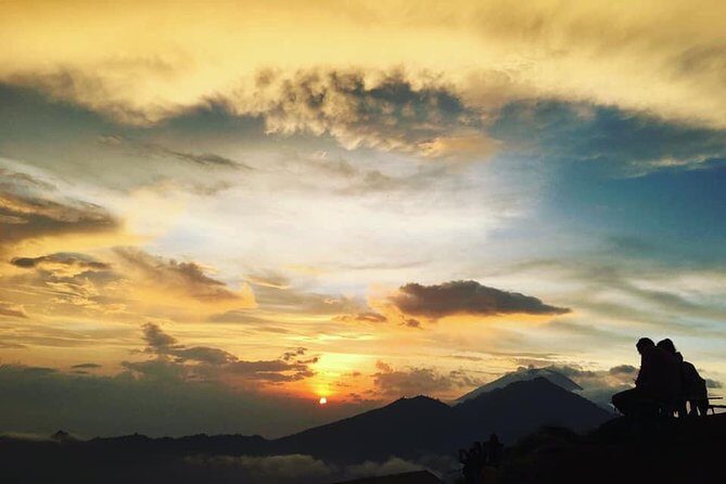 Watch the sunrise from the top of Mount Batur volcano - Breakfast and Local Flavors