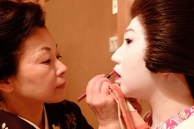 Watch the Young Geisha do their makeup and Get Ready! - Review of "Watch the Young Geisha do their makeup and Get Ready!"
