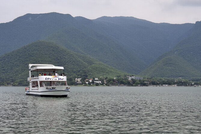 Waterfall Horsetail and dam of the mouth and village Magic - Key Points