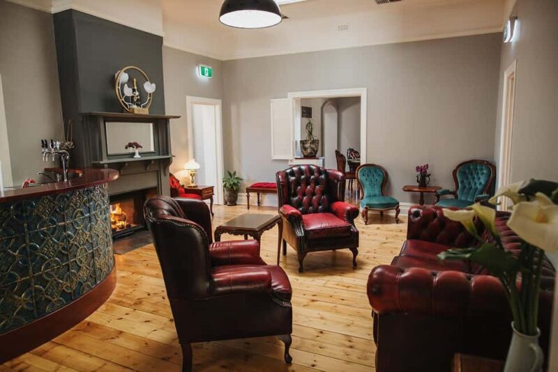 Watervale: Town History Walking Tour with Picnic & Wine - Key Points