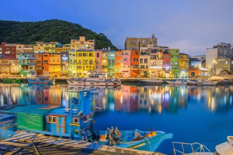 Waves and Wheels: A Coastal Day in Colorful Keelung - Key Points