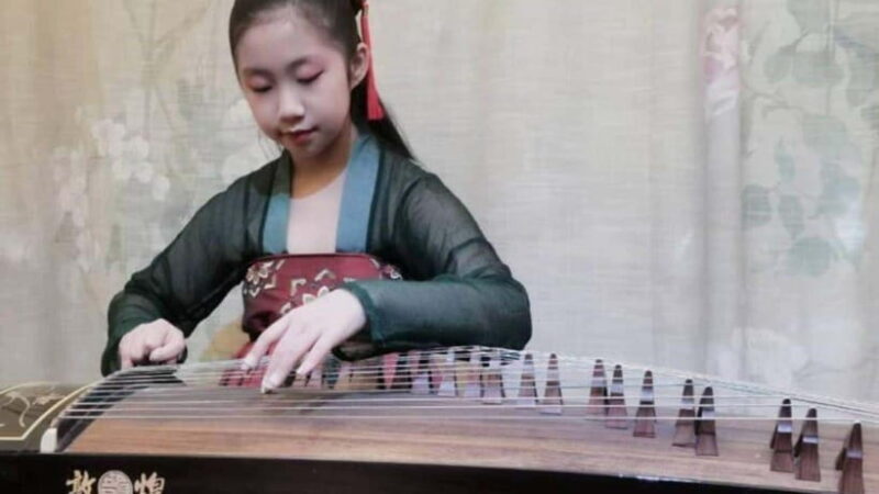 Wear Hanfu and play guzheng - An Authentic Cultural Experience with a Playful Twist