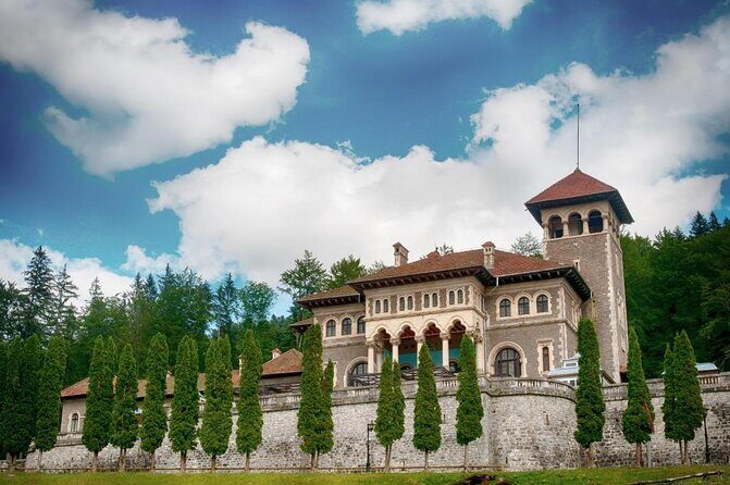 Wednesday Adams Family - Visit 6 filming locations, Private tour - Key Points