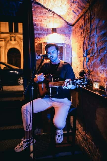 Wednesday Night Live Music with Cocktails - A Closer Look at the Experience