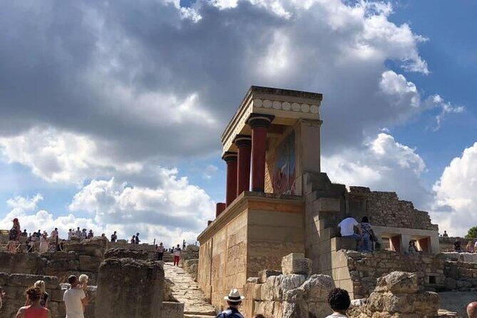 WeGuide Knossos palace - A Well-Structured Itinerary