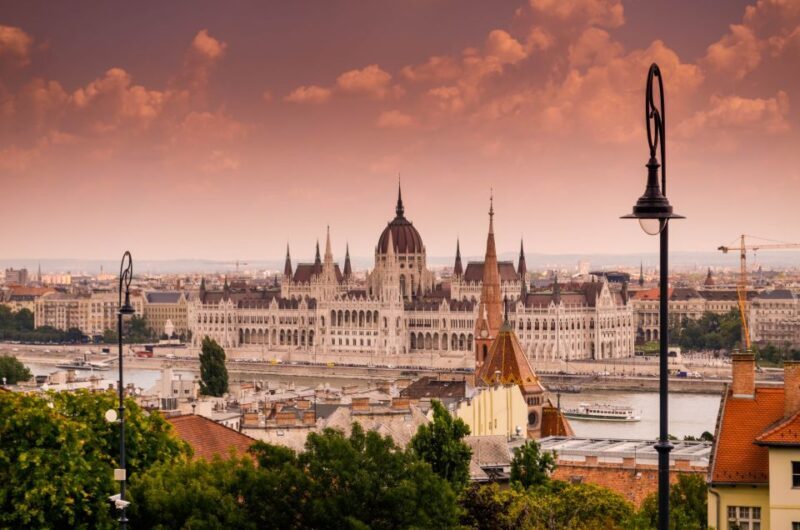Welcome to BUDA and PEST Private Walking tour - An In-Depth Look at What You’ll Experience