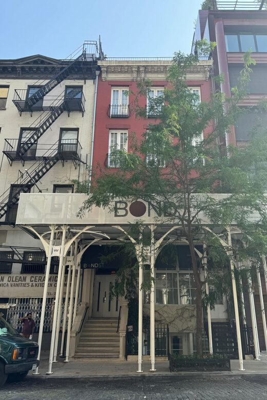 Welcome to New York: A Tour of Taylor Swift Hotspots - Authenticity and Value