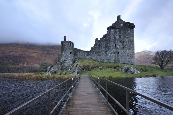 West Coast Lochs & Castles Tour - from Edinburgh - Starting Off in Luss: The Quintessential Scottish Village