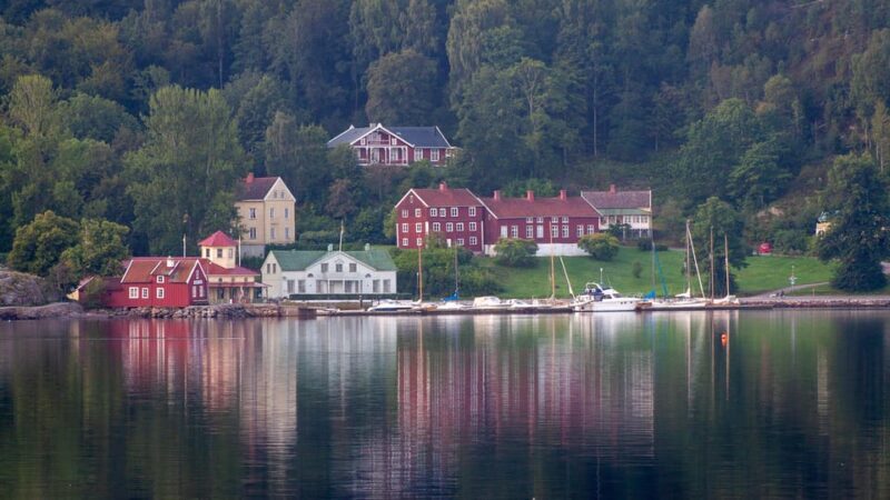 West Sweden: 6-Day Sea Kayak Camp with Seaside Accommodation - Key Points
