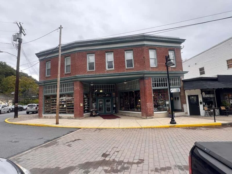 West Virginia: Berkeley Springs Tour & Roman Bath Experience - Who Should Consider This Tour?