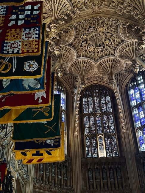 Westminster Abbey Tour with Changing of the Guard and Royal Palaces - Key Points
