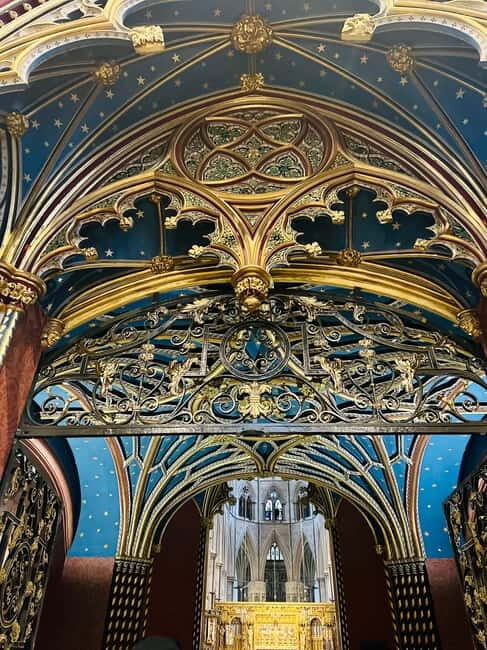Westminster Abbey Tour with Changing of the Guard and Royal Palaces - The Changing of the Guard: Tradition in Action