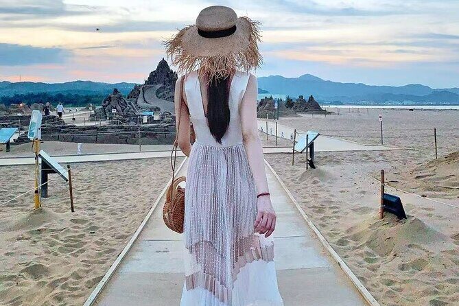 Whispers of Lanterns and Sea Breezes A Jiufen and Beyond Escape - Exploring the Itinerary: From Old Railway Towns to Rock Formations