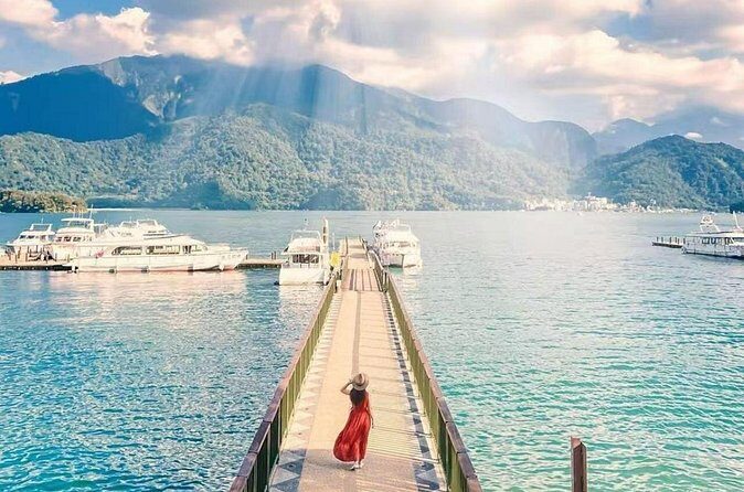 Whispers of the Highlands A Poetic Cingjing Journey - Cingjing Skywalk: Walking on Clouds