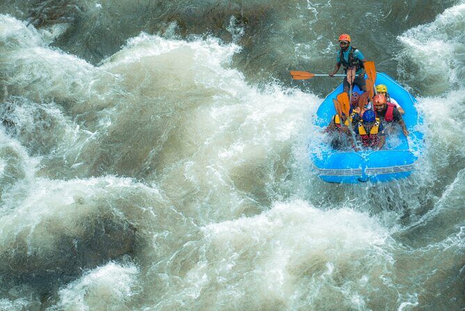 Whitewater Rafting Adventure on the Kelani River in Kitulgala - An In-Depth Look at the Rafting Experience
