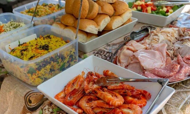 Whitsunday: Whitsunday Islands Tour with Snorkeling & Lunch - Food and Refreshments