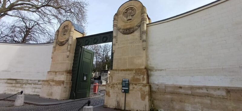 Who Killed Victor ? Escape Game at Père Lachaise Cemetery - Exploring Père Lachaise Through a Different Lens