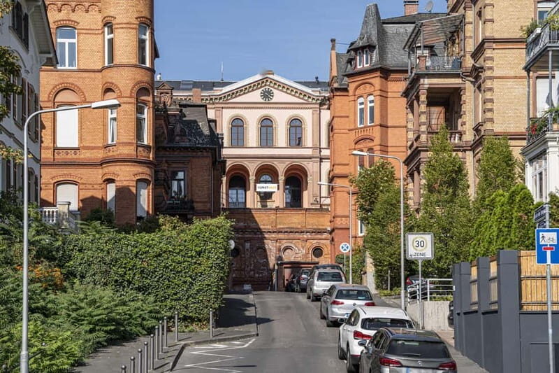 Wiesbaden: Culinary city tour through the Bergkirchenviertel - The Guide and Group Dynamics