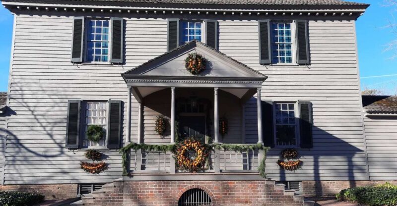 Williamsburg: Christmastime in Virginia Walking Tour - Key Points