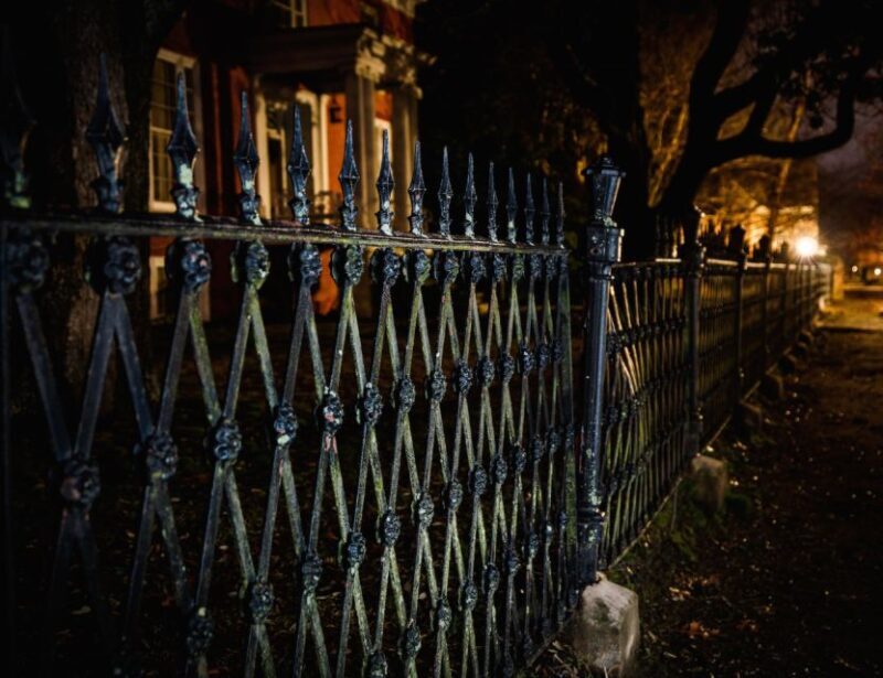 Williamsburg: Echoes of Twilight Late-Night Ghost Tour - Authenticity and Quality of Guides