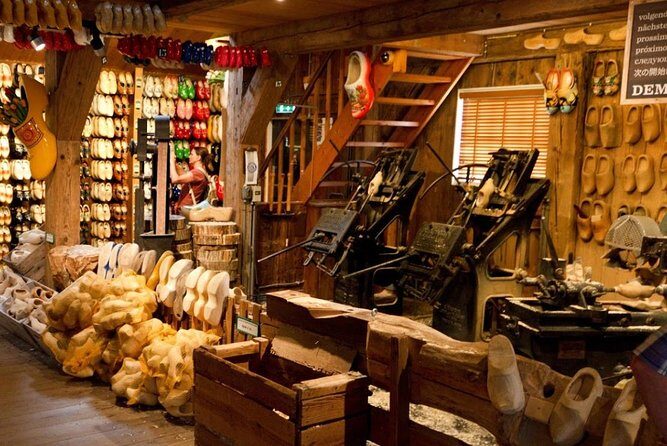 Windmills-Volendam-Giethoorn Private Tour in Jaguar - Key Points