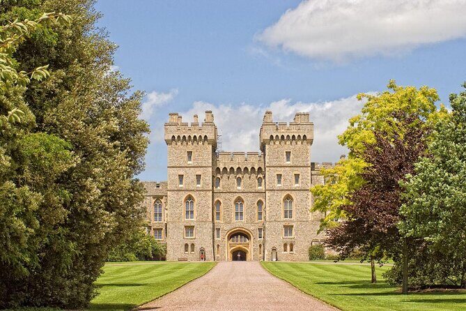 Windsor Castle Private Tour in Executive Vehicle With Admission - Key Points