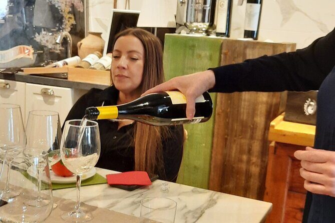 Wine Tasting & Dinner with wine expert in the heart of Florence - Key Points