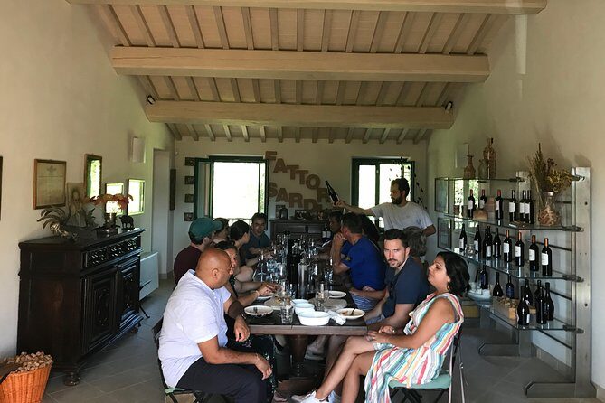 Wine tasting in Lucca "at home" with expert sommelier - 5 wines - Key Points