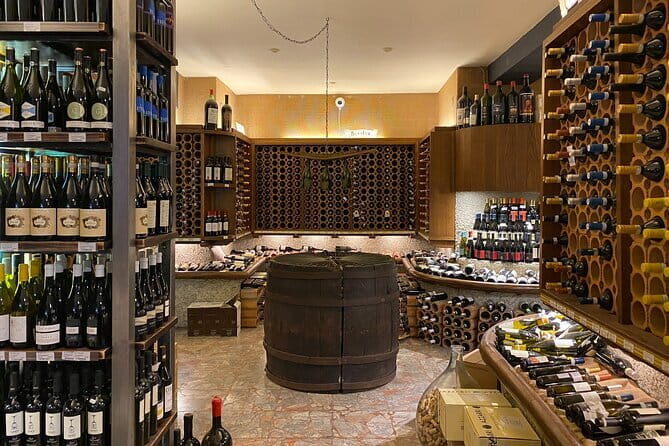 Wine tour in Chianti and visit of San Gimignano for small groups - Authentic Experiences and Genuine Atmosphere