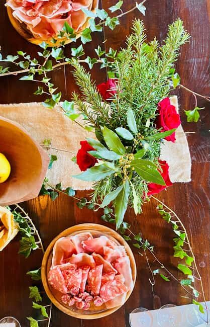 Winery tour and Tuscan wine tasting with culinary specialties - Key Points