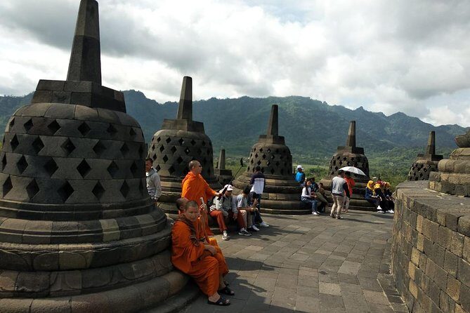 WONDERFULL JOGJA01 (Borobudur+Prambanan+City Tour+lunch 10 hours) - Key Points