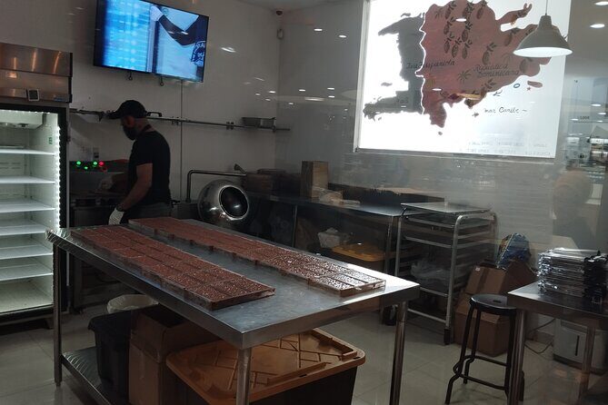 World Mart Souvenirs Store - Guided Tour - Why This Tour Stands Out