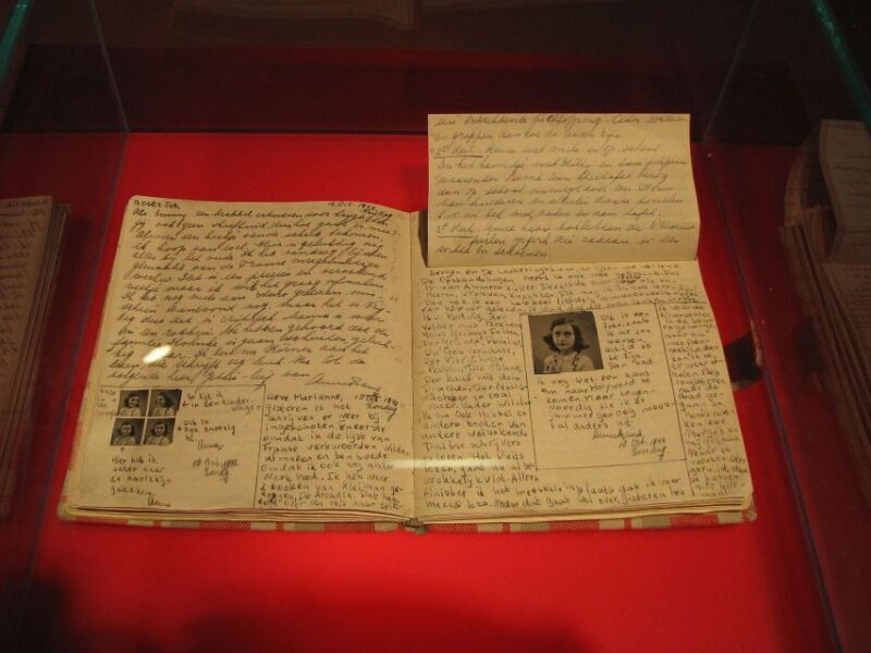 World War II in Amsterdam Private Guided Tour - Exploring the Itinerary: What Youll See and Learn