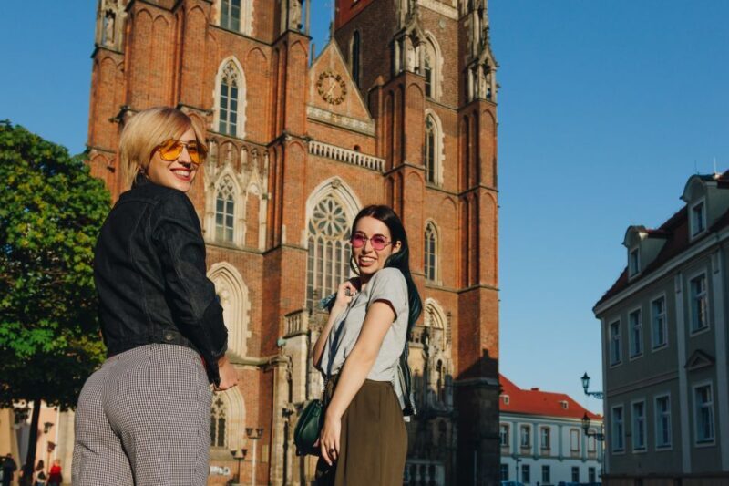 Wrocaw: Garden Gnome Challenge with Guide - Wrocław: Garden Gnome Challenge with Guide – A Playful Way to Explore the City