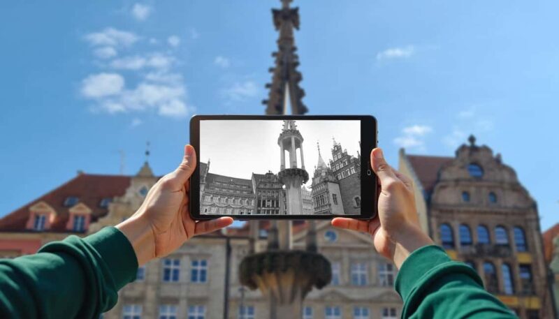 Wrocaw: Historical Tour with Tablets and Guide - Key Points