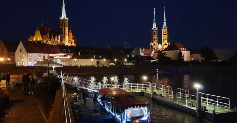 Wrocaw: Old City Night Walk and Gondola Ride - The Gondola Experience: A Serene Voyage