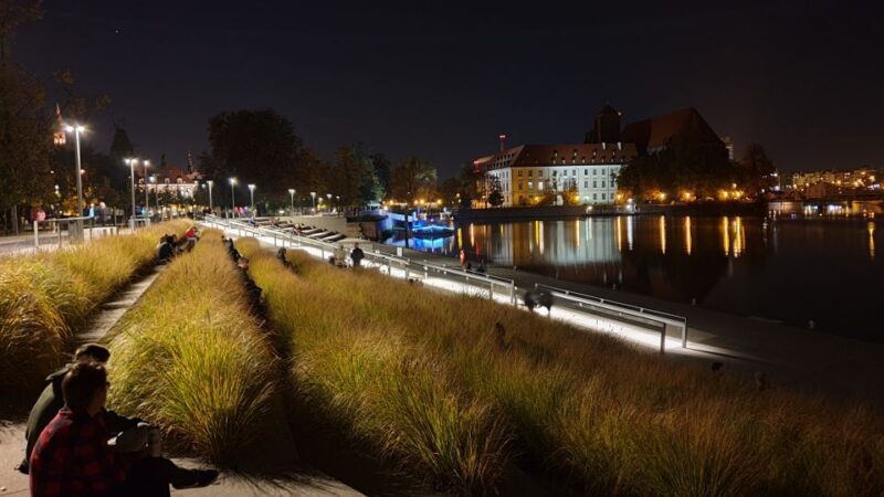 Wrocaw: Old City Night Walk and Gondola Ride - Pricing and Value