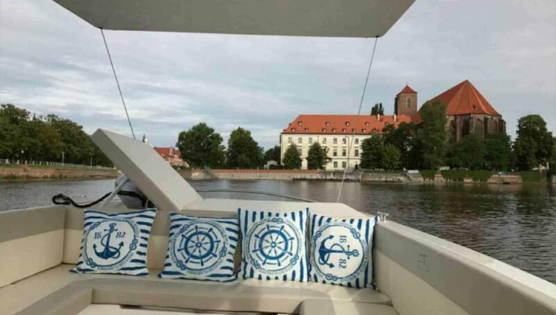 Wrocaw: Solar gondola cruise on the Oder with a guide - The Solar Gondola: Modern, Comfortable, and Eco-Friendly