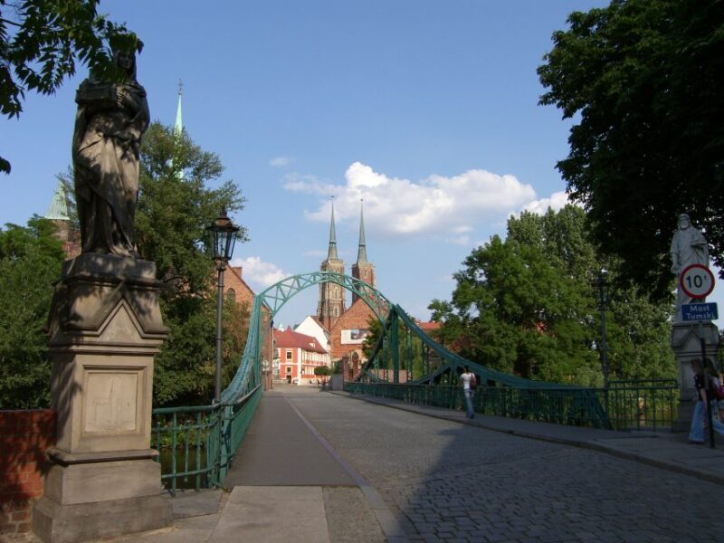 Wroclaw: 2-Hour Private Electric Bus Tour with Guide or Tape - Who is this tour best for?