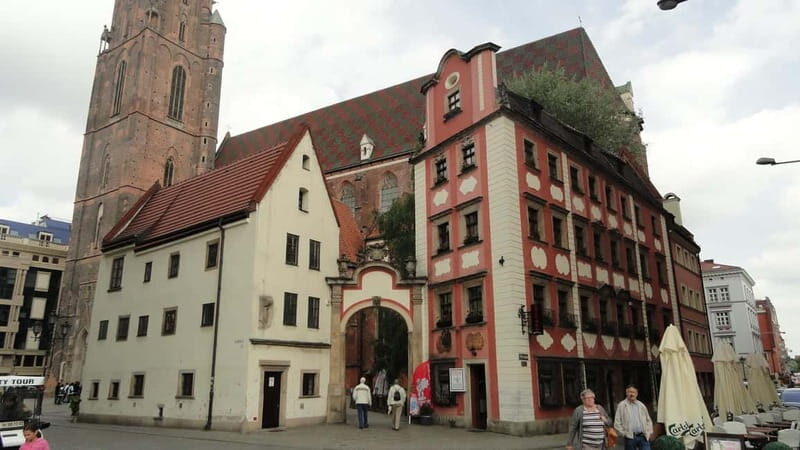 Wroclaw: Old Town, Ostrów Tumski, and Dwarves Guided Tour - Key Points